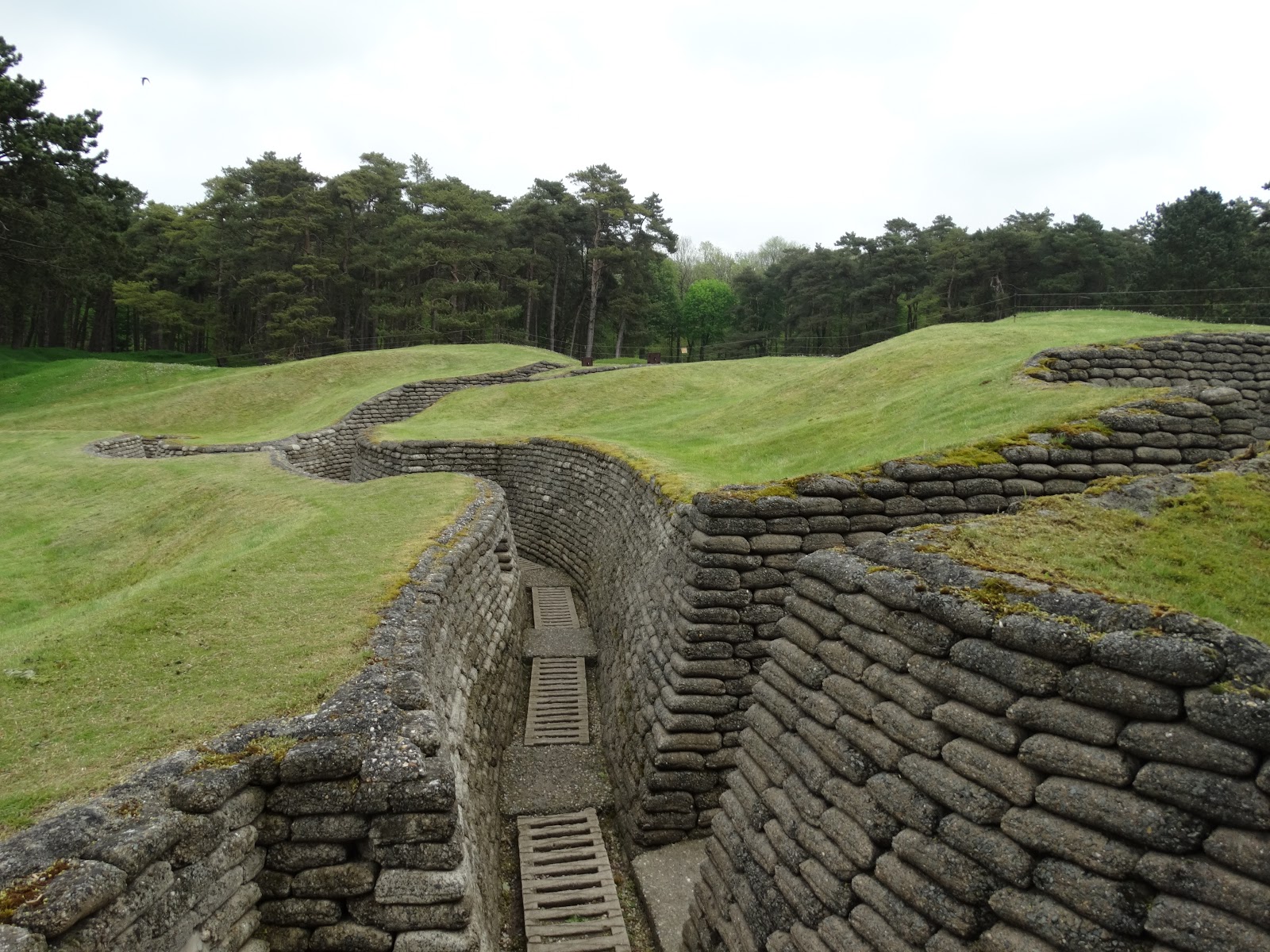 Tour of WW1 and WW2 battlefields: Vimy Ridge - the frontline trenches
