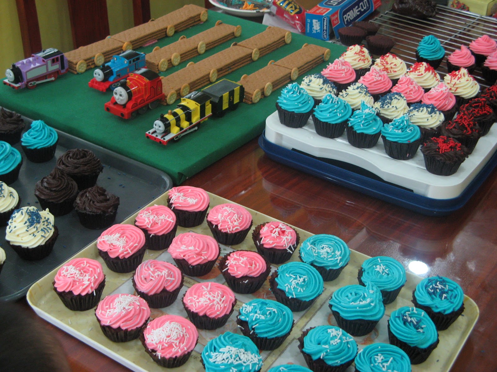 Thomas the Train Cupcakes & Croley Lobo Biscuits | Our Phenomenal Life