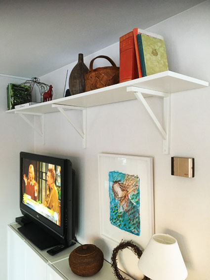 solstrimmor: Hyllan på plats och ett I-landsproblem