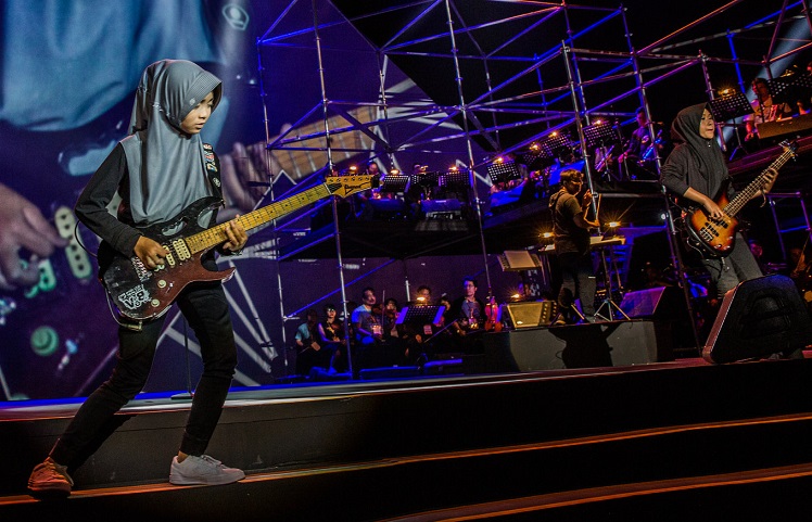 bensozia: The Indonesian Girls' Heavy Metal Band, or, How Social Change ...