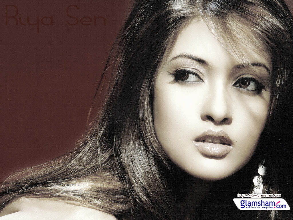 Riya Sen Hot Wallpaper Pack 2