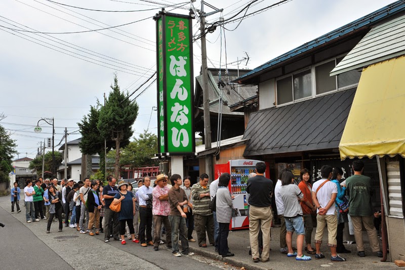 Yusuke Japan Blog: Japanese Likes to Wait in a Queue.