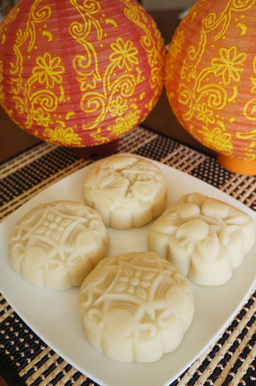 Gourmet by Kat: Moon cakes (Banh Trung Thu)