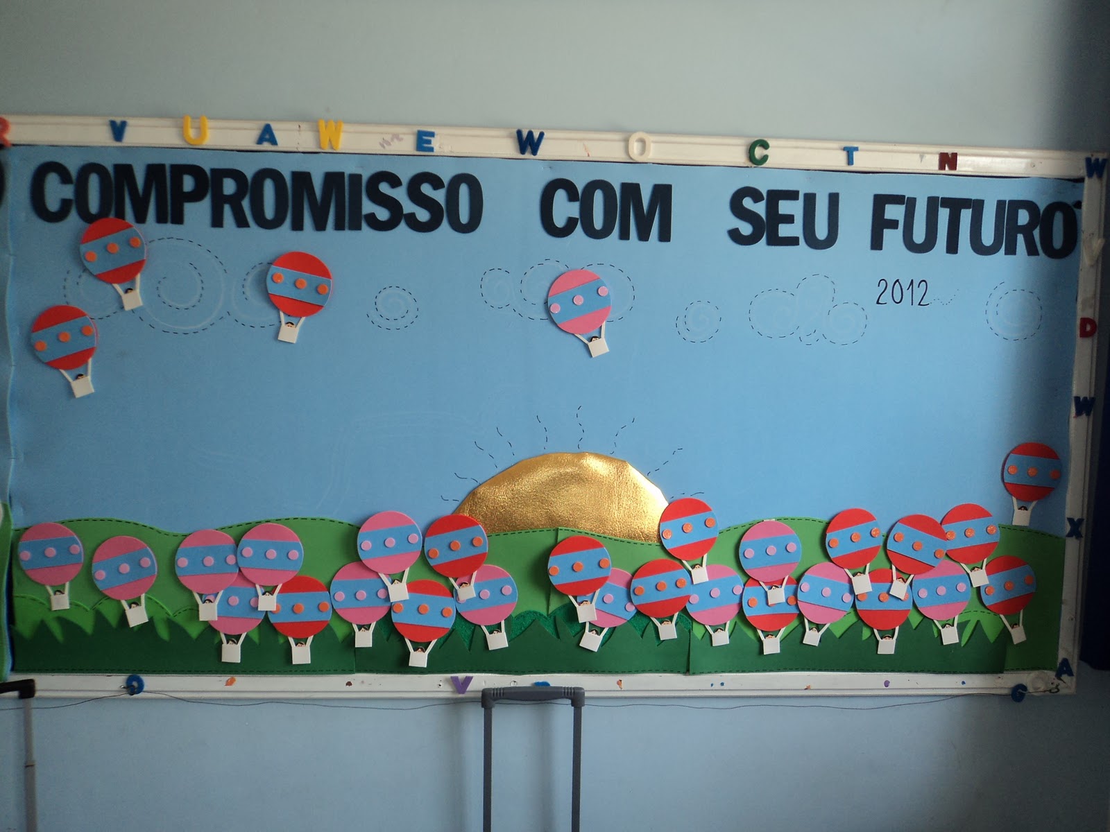 Mundo Colorido: Mural - Balão de eva