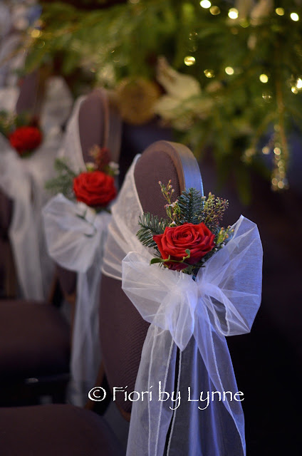 Wedding Flowers Blog: Jenny's Traditional Christmas Wedding Flowers ...