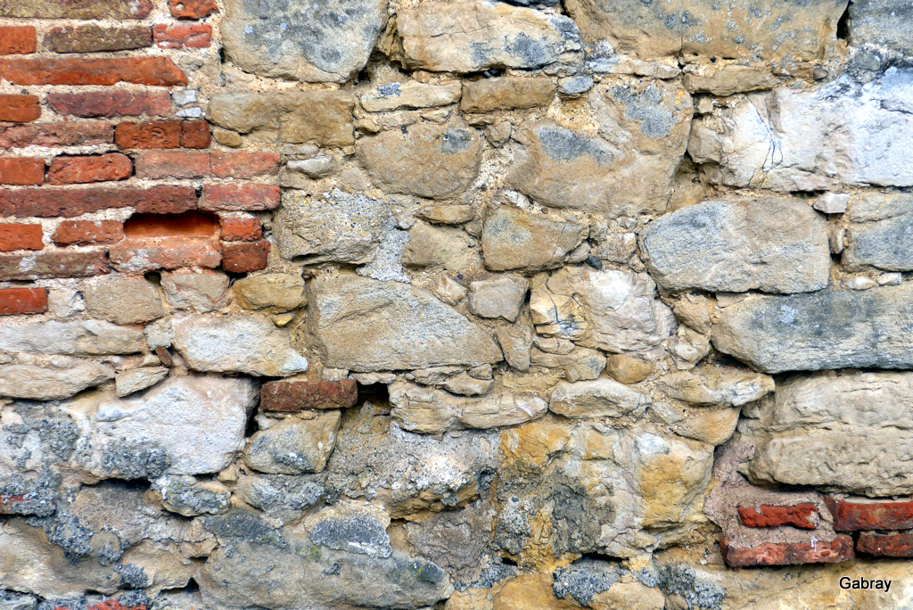 OMBRE & SOLEIL: Vallègue en 31 : des murs anciens