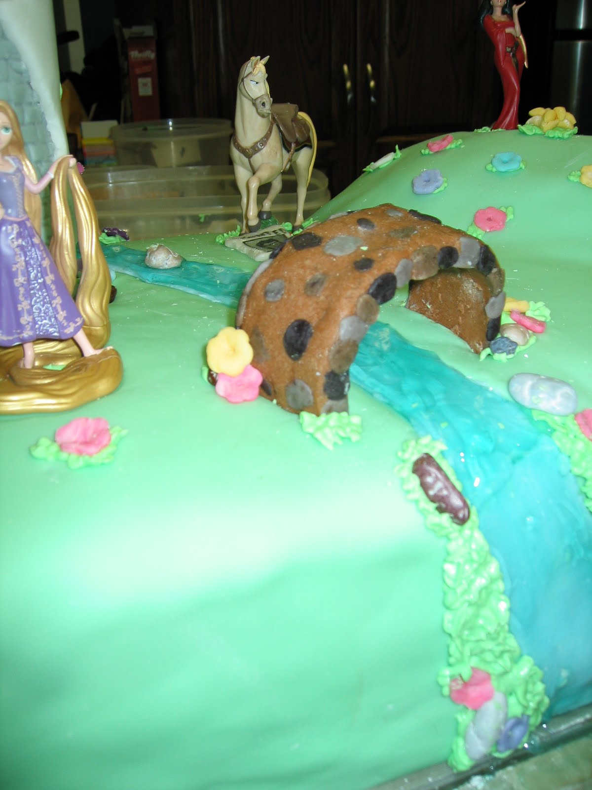 The Lennertz Six: "Tangled" tower Birthday cake