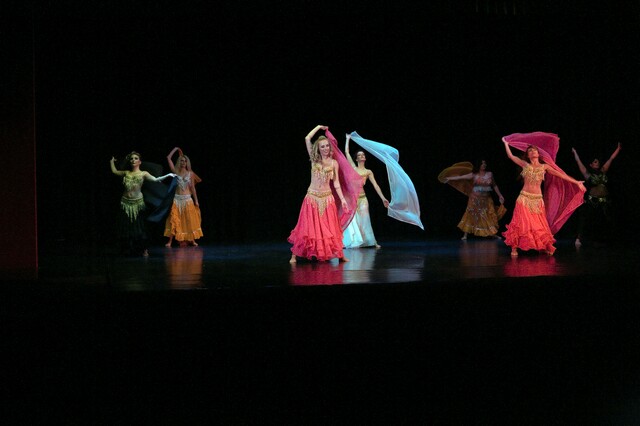 Spiros Pantelios - Photojournalism - Photographer: Παρασταση μοντερνου ...