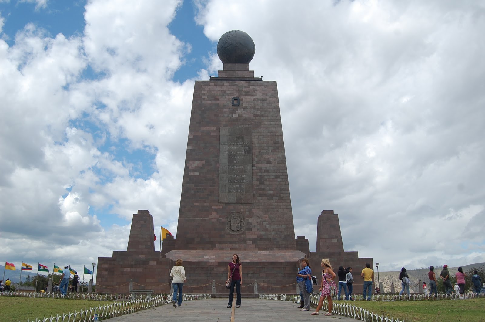 ¡Las Aventuras en Ecuador!: Visit to the Half of the World! (La Mitad ...