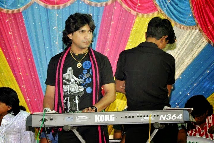 New gujarati video songs: $ 15 Vikram Thakor Photo Images Wallpaper Pics