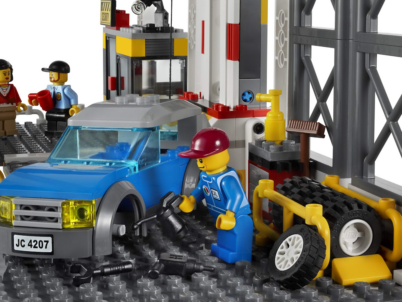 LEGO gosSIP: 130512 LEGO 4207 City Garage box art and pictures