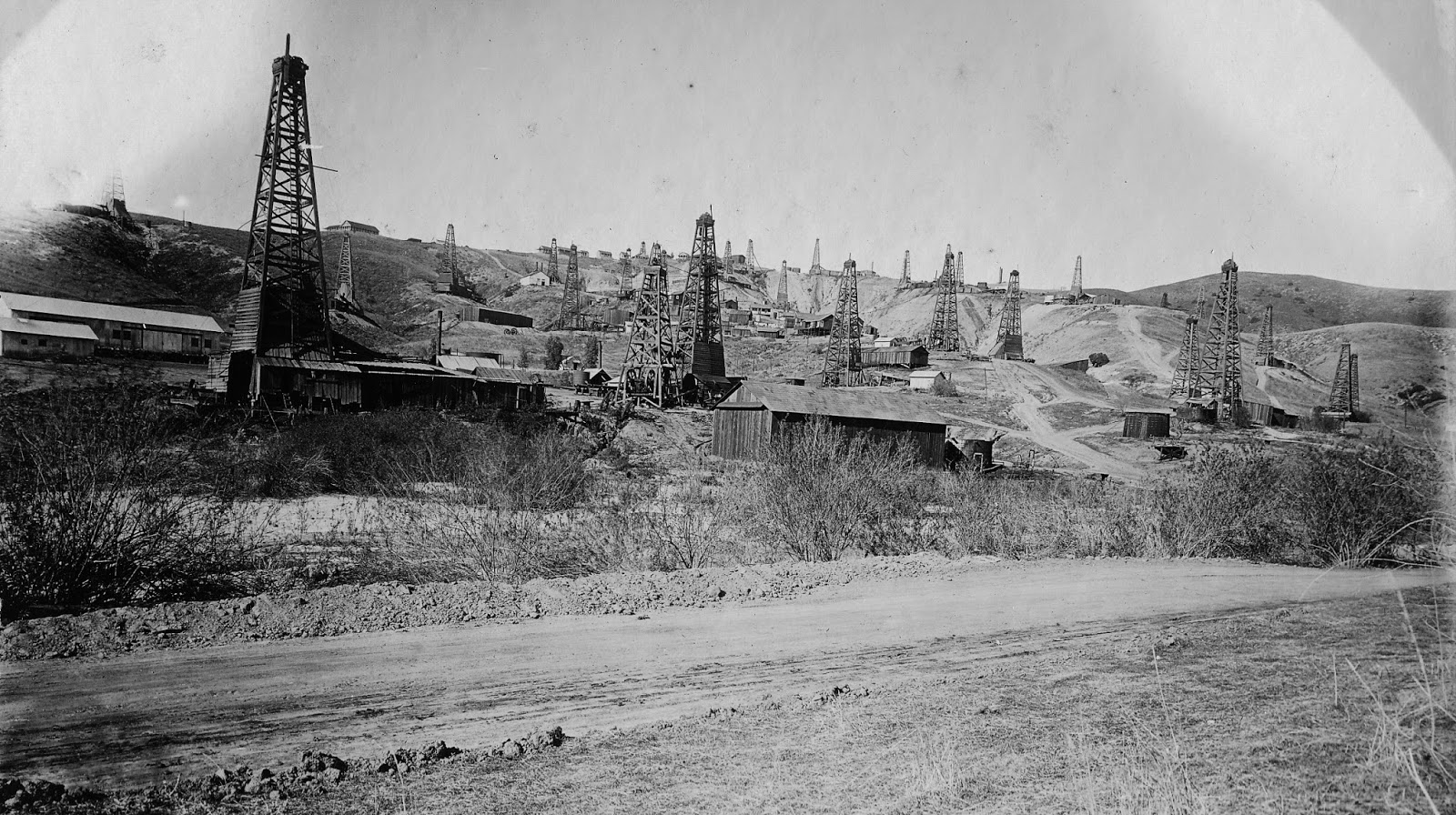 Carbon Canyon Chronicle: A View of the Olinda Oil Field, ca. 1910