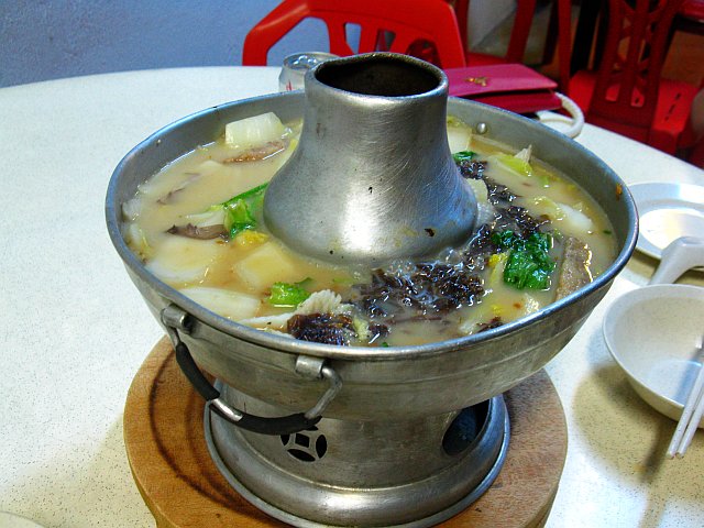 Purple Taste: Whampoa Keng Fish Head Steamboat @ Rangoon Road