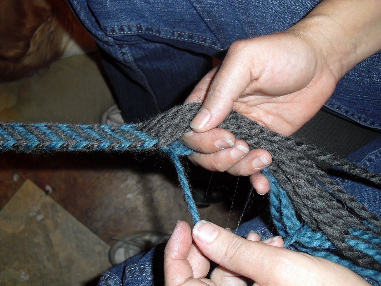 Tangible Daydreams: Tutorial: Finger Weaving, Beginner's Diagonal Weave