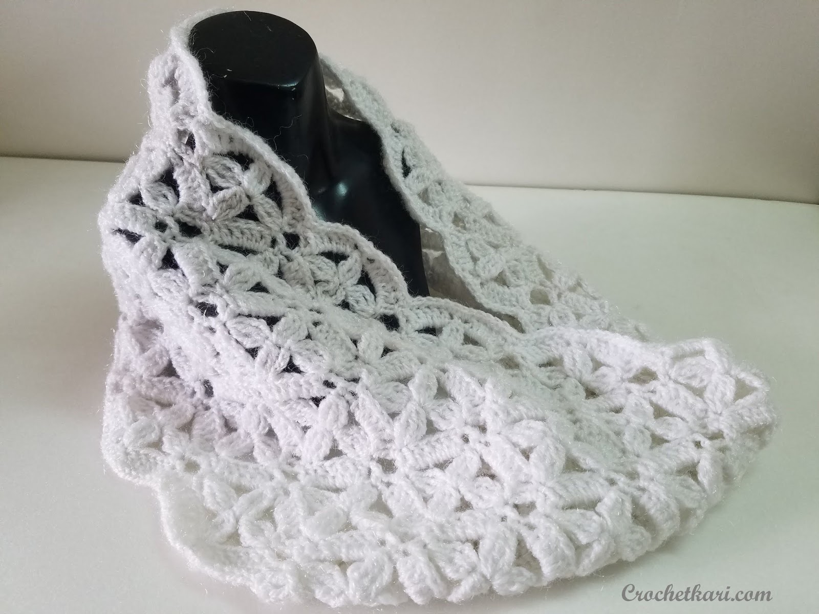 Crochetkari: Flowers in my window cowl crochet pattern