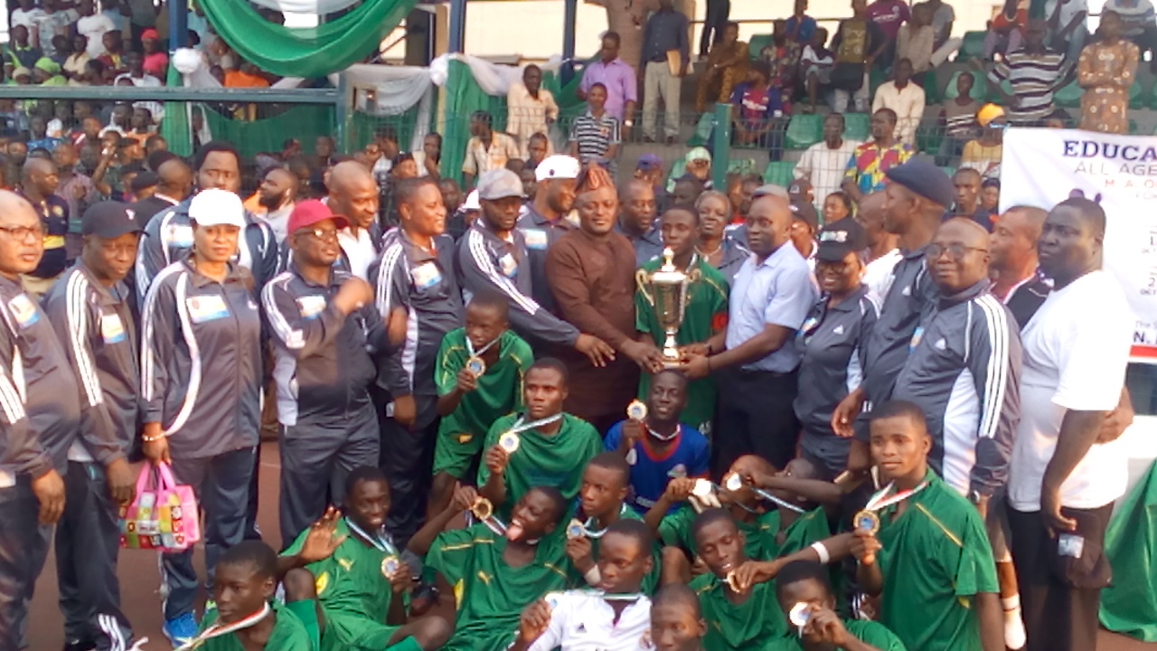 AgegePulse : Breaking: State High School Oyewole Agege lifts 2017 Obasa ...