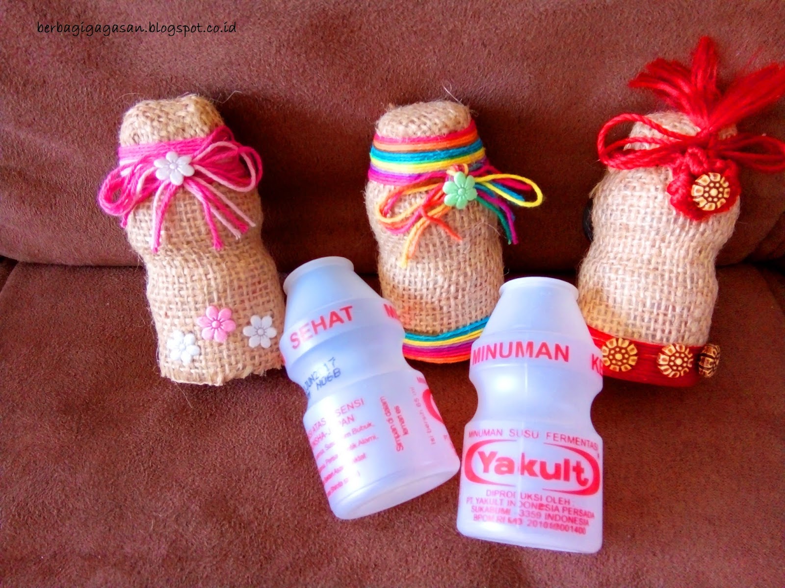 berbagi gagasan: GALERI SOUVENIR BOTOL YAKULT