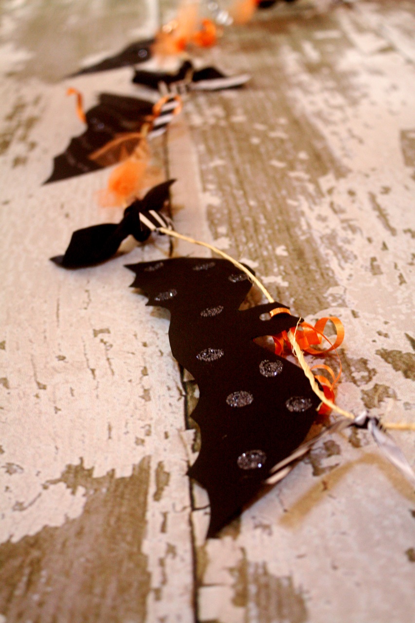 SoSoBella: Bat Garland - EasyPeasy - Weekend Craft