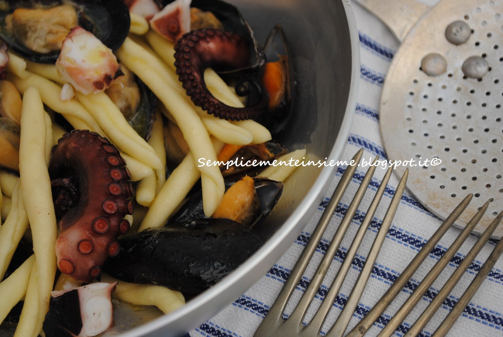 Semplicemente Insieme: Maccheroni al ferretto con polpo e cozze al ...