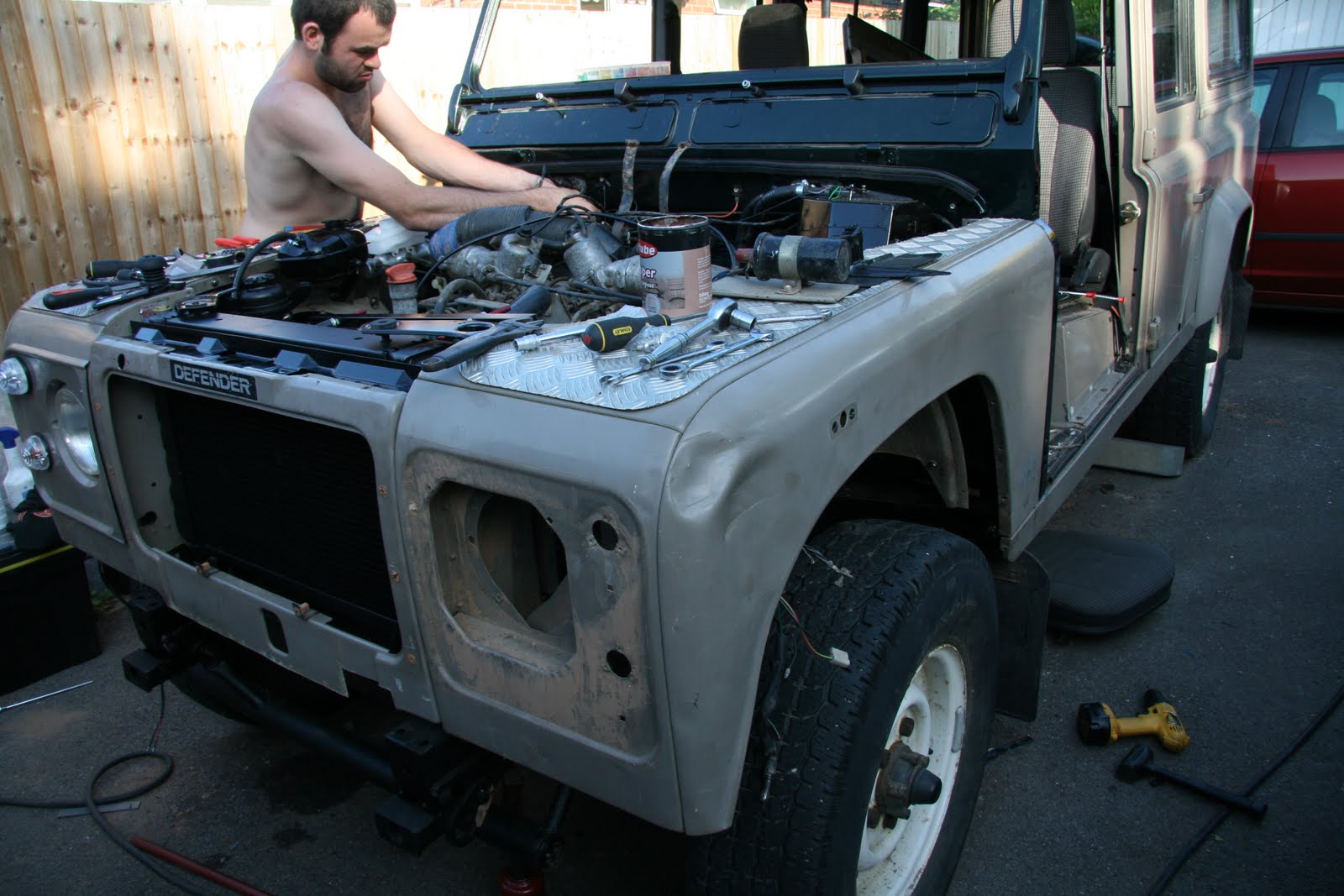 Defender 110 3.5L V8 1991: Bulkhead swap nearly finished