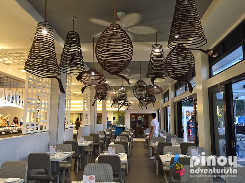 WHERE TO EAT IN BORACAY: Sea Breeze Cafe, "Boracay's Biggest Buffet ...