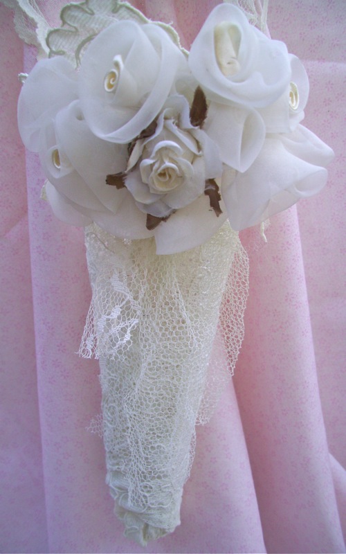 The Polka Dot Closet: Romantic Tussie Mussies