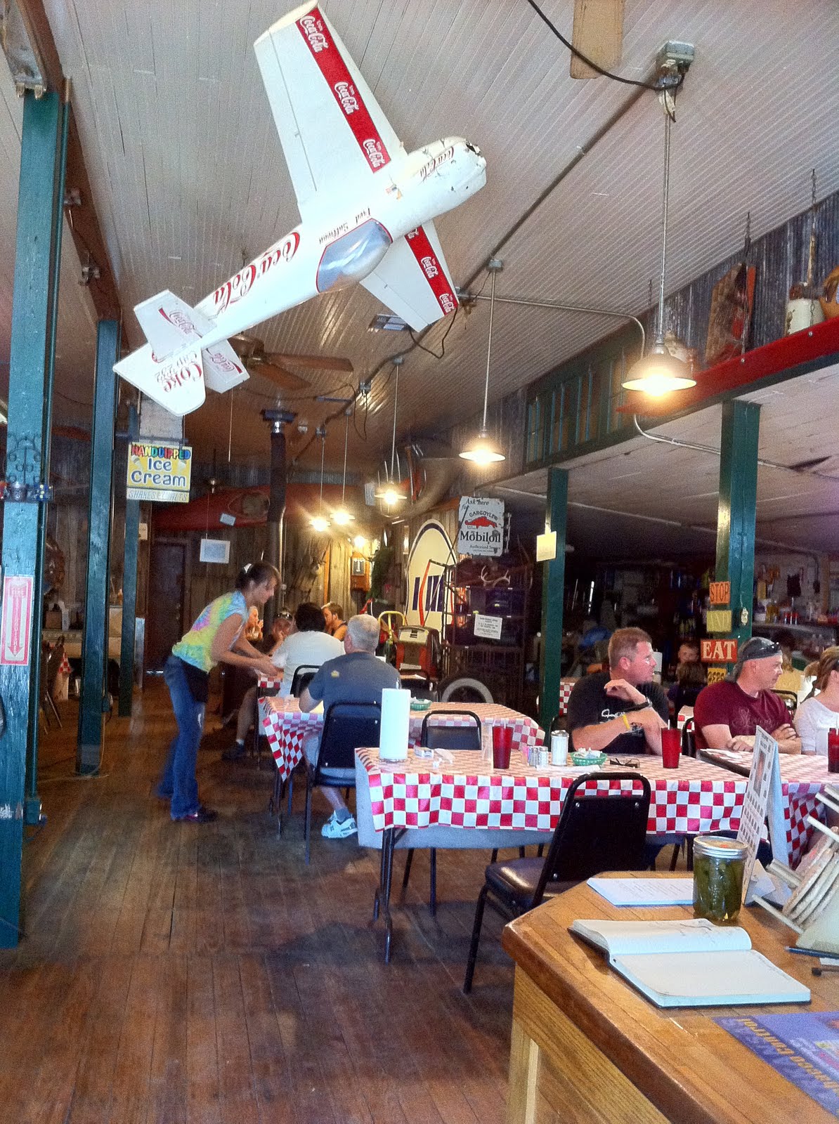 Eats n Feats: Oark General Store and Cafe
