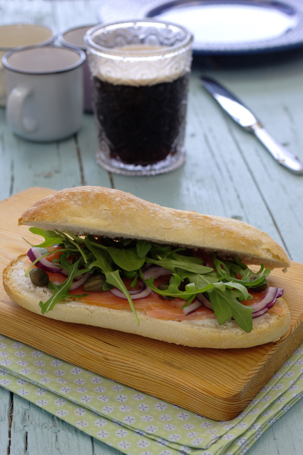 Cinco Quartos de Laranja: Sandes de salmão fumado com queijo creme