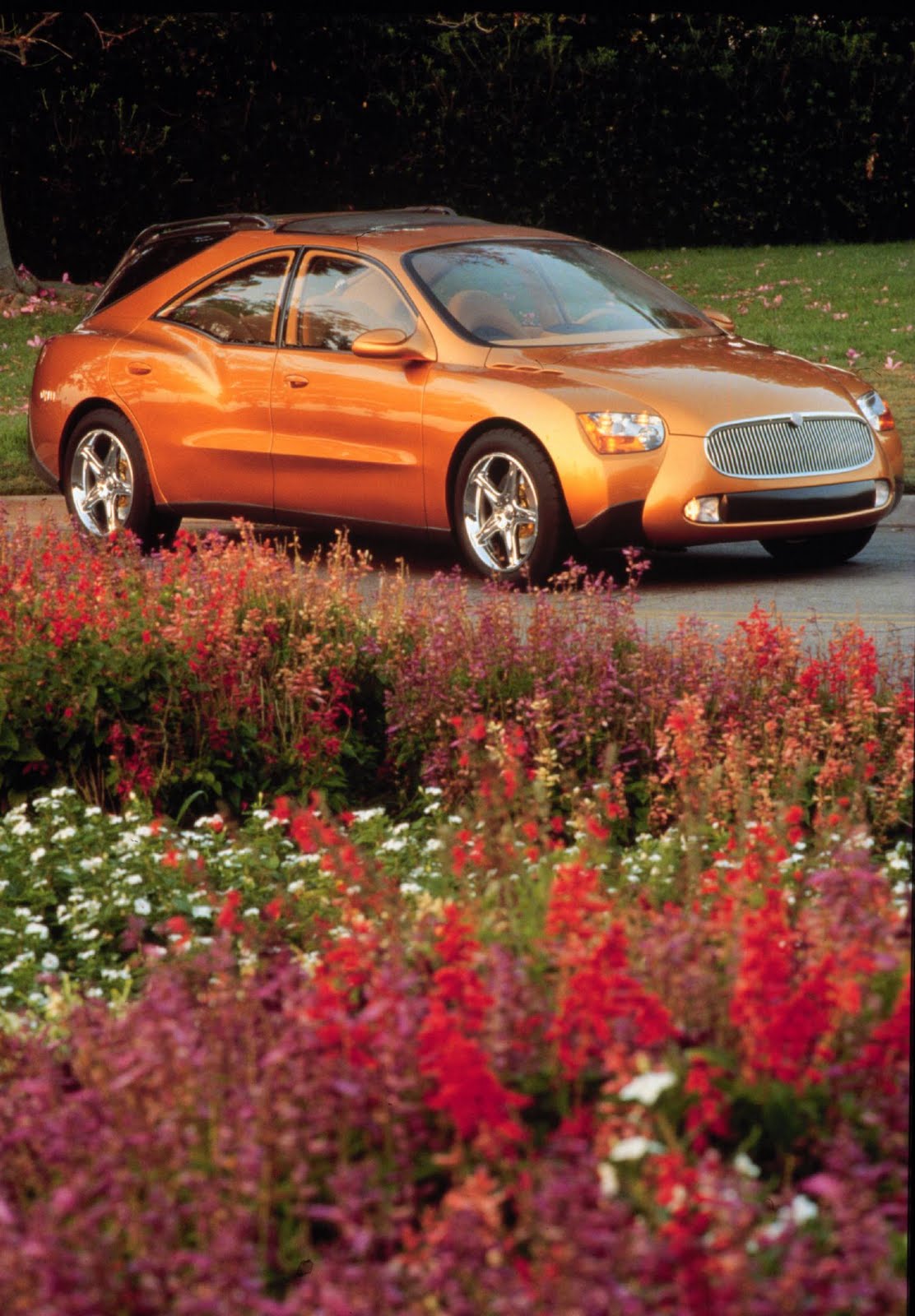 Pires concept cars US, 1998 Buick Signia et 1988 Cadillac Voyage