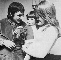 * A Young Vintage Wholigan *: It's a Girl, Mrs Walker!