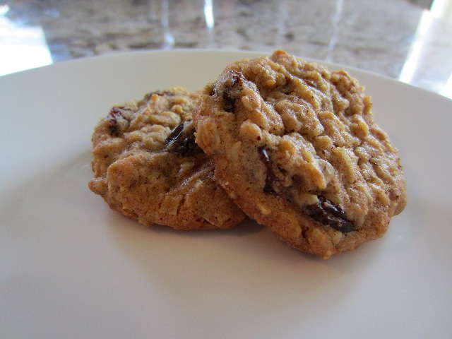 The Baker's Nuts: Shortening Oatmeal Raisin Cookies