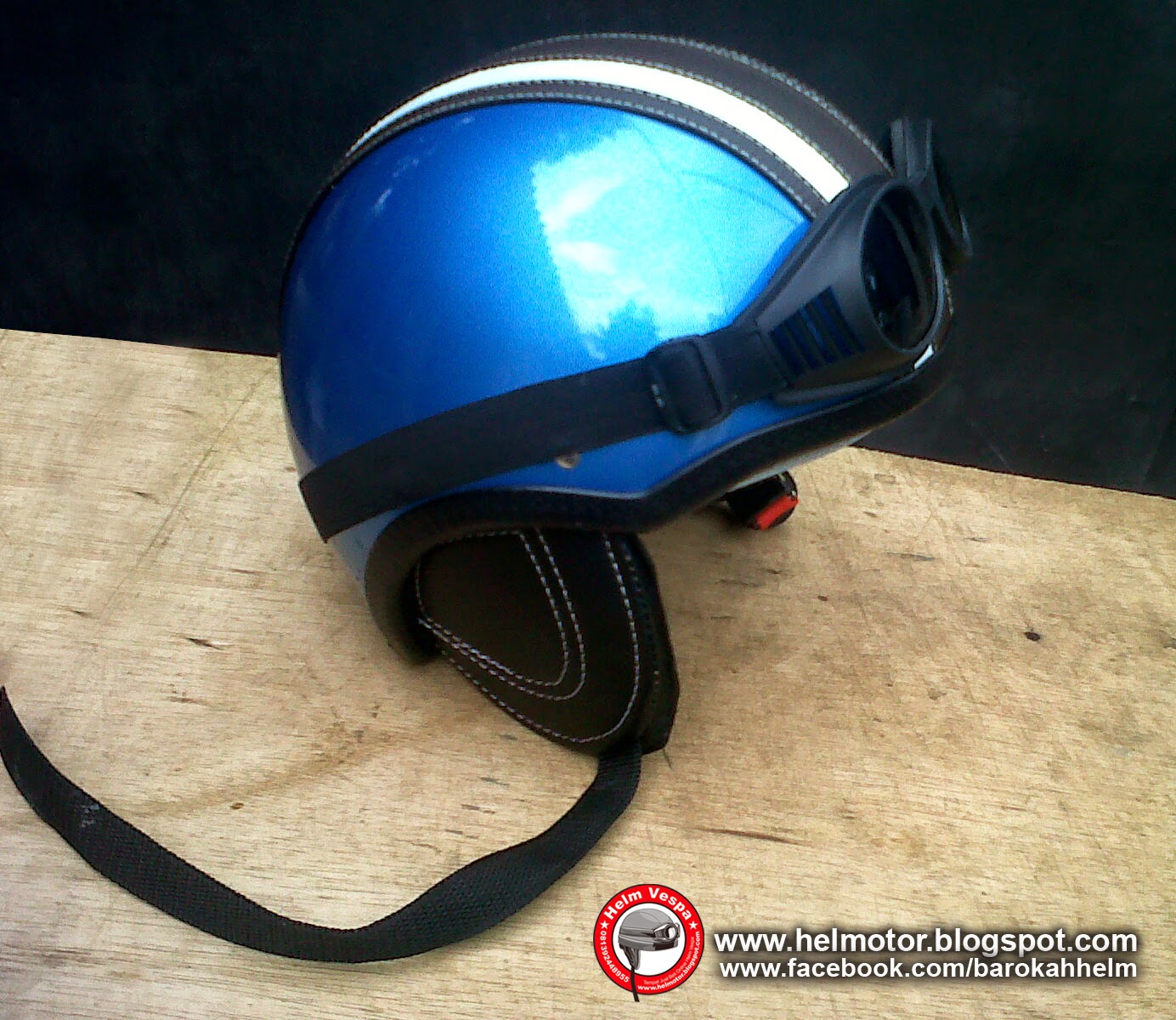 Helm 75 Biru Line BW ~ Helm Vespa