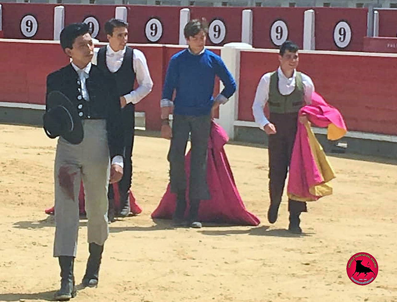 CIRCULO TAURINO DEL CENTRO: BUEN DEBUT DE NOVILLERO PERUANO EN ALBACETE