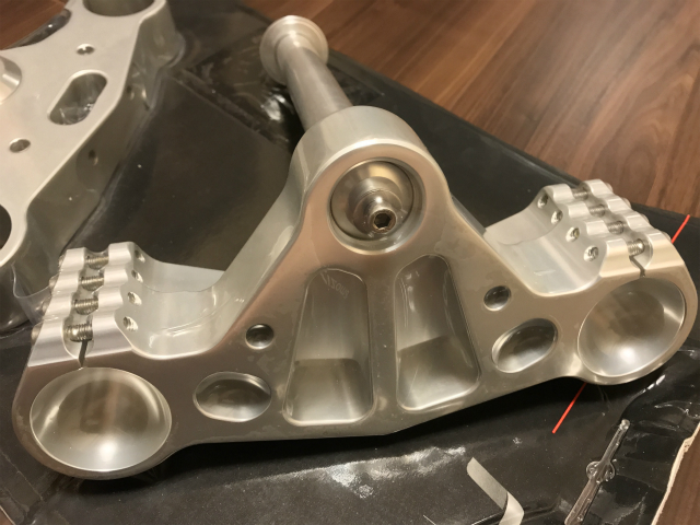 It's my life...: rizoma V-ROD triple tree PA370A