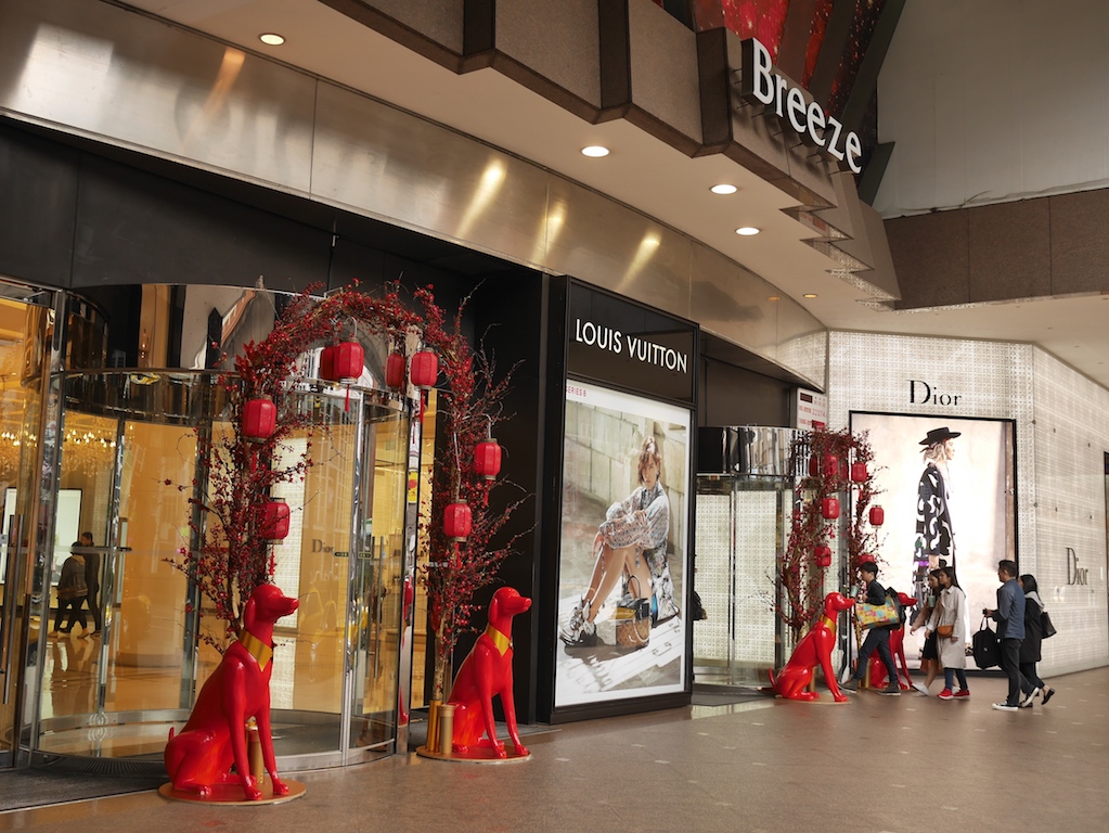 Models, Dogs, and Lobster: The Breeze Center in Taipei Welcomes ...