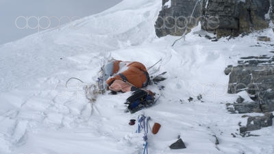Over 200 Dead Bodies on Mount Everest: Over 200 Dead Bodies on Mount ...