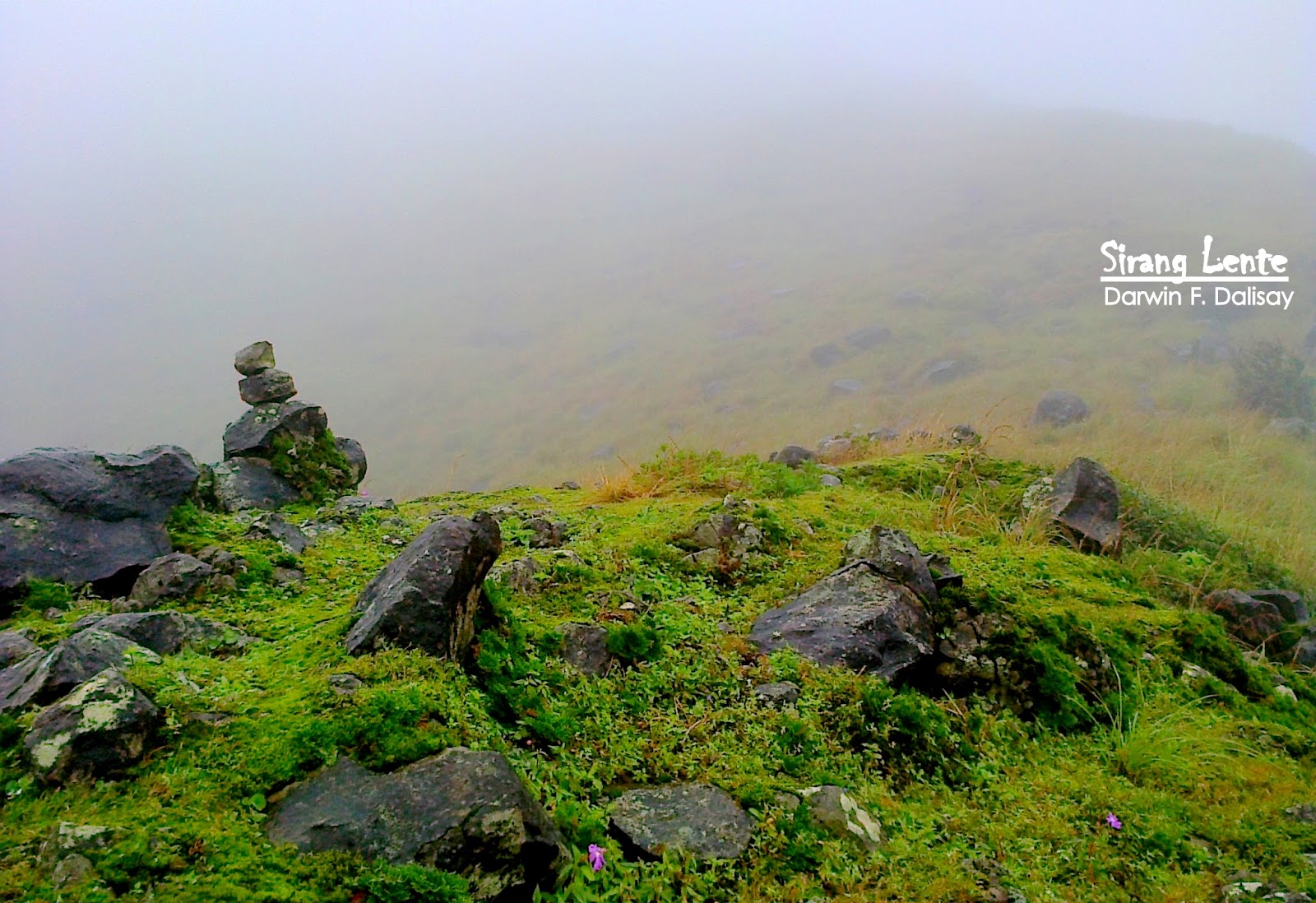 SIRANG LENTE: Hiking Mount Tarak (Bataan) with Couch Surfing