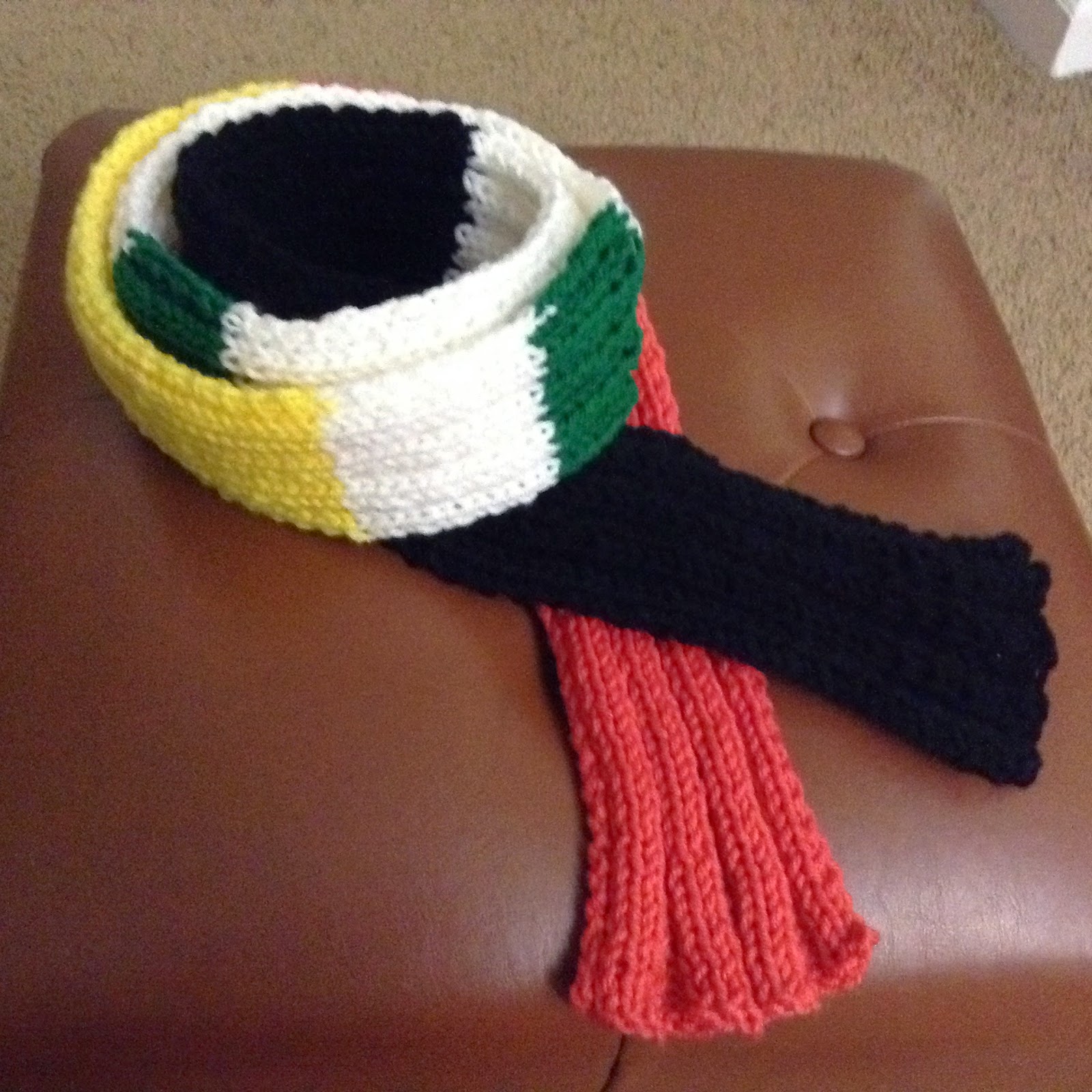 Malon's Craft Blog: DIY - Knit Ribbed Salmon Sushi Roll-Up Scarf