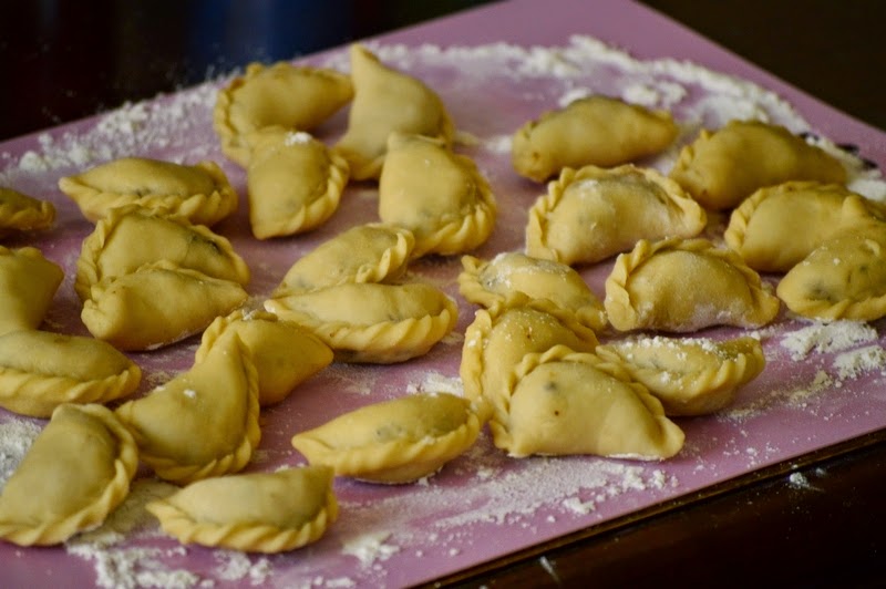 Fried Puff with Pork Filling (ปั้นสิบ) - Taste of Siam