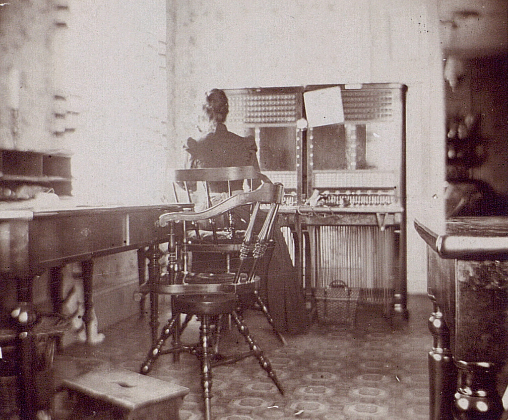 18 Rare Vintage Photographs of Swedish Telephone Operators at the Turn ...