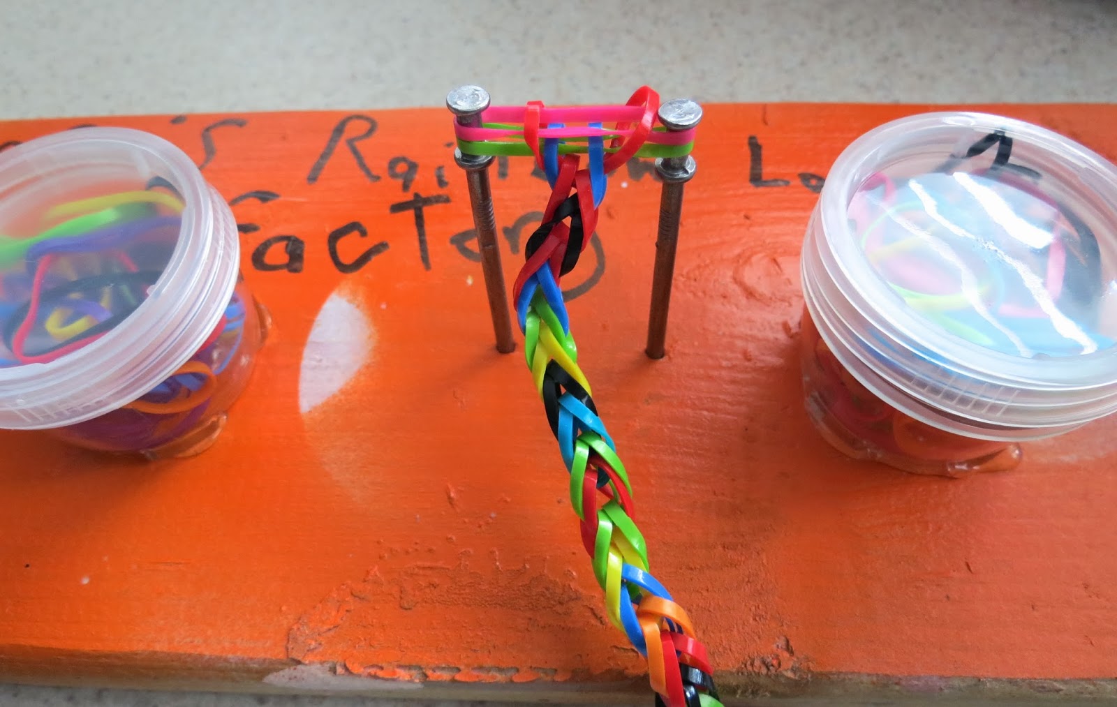 The Simple Craft Diaries: Thrifty Rainbow Loom "machine"