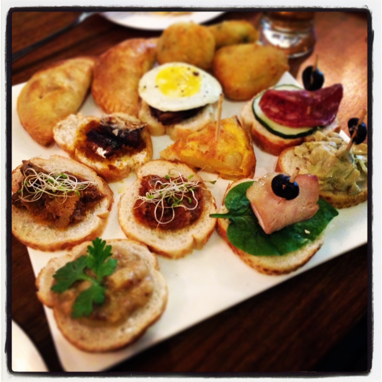 Libreng Sabaw: Tapeo Restaurant in the Fort Strip