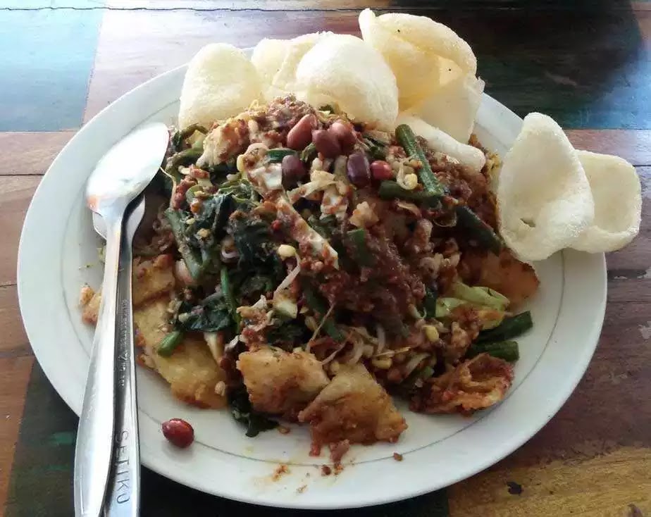 Apa sih bedanya Pecel, Lotek, Gado Gado dan Karedok?