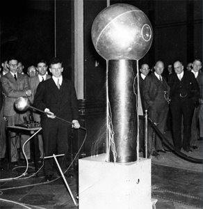 ΑΓΓΙΓΜΑ ΦΥΣΙΚΗΣ...: Σαν σήμερα... 1967, πέθανε ο πυρηνικός φυσικός ...