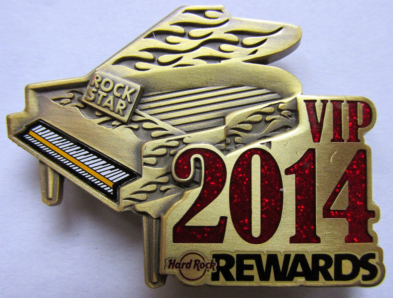 Hard Rock Cafe (HRC) Pins, Guitar Pins and Caps: Pin Collectors´ Club ...