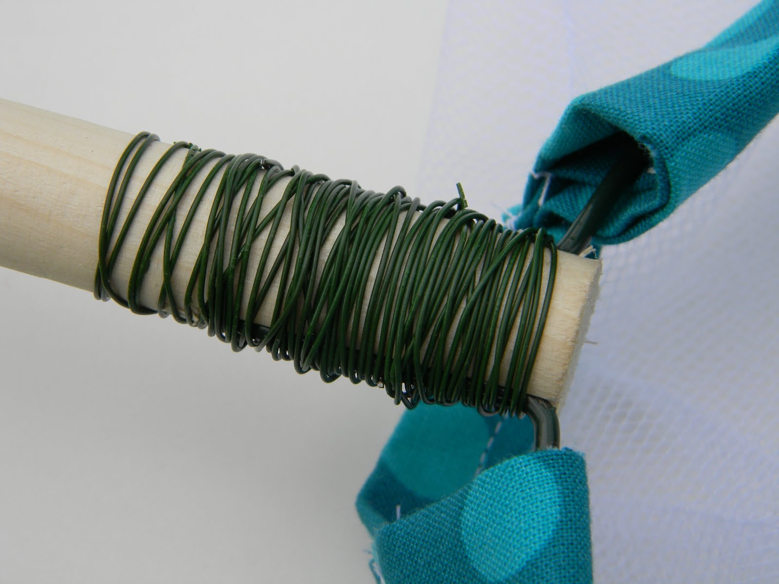 fat quarter friday {butterfly net / bug catcher tutorial}