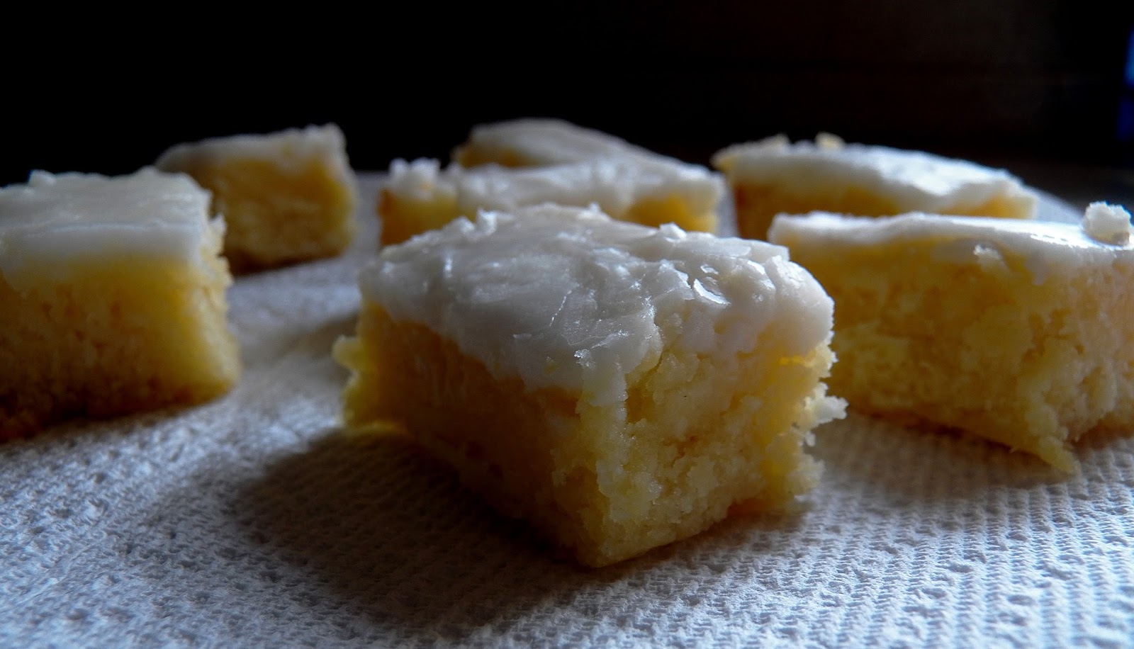 The Tasty Cheapskate: Lemonies (Lemon Brownies)