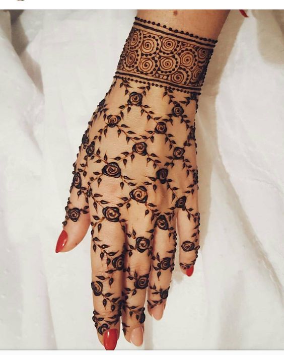 Top 10 Unique Henna Designs For Your Mehndi | Bling Sparkle