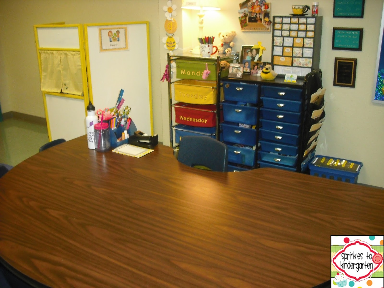Sprinkles to Kindergarten!: My "buzzy" classroom!