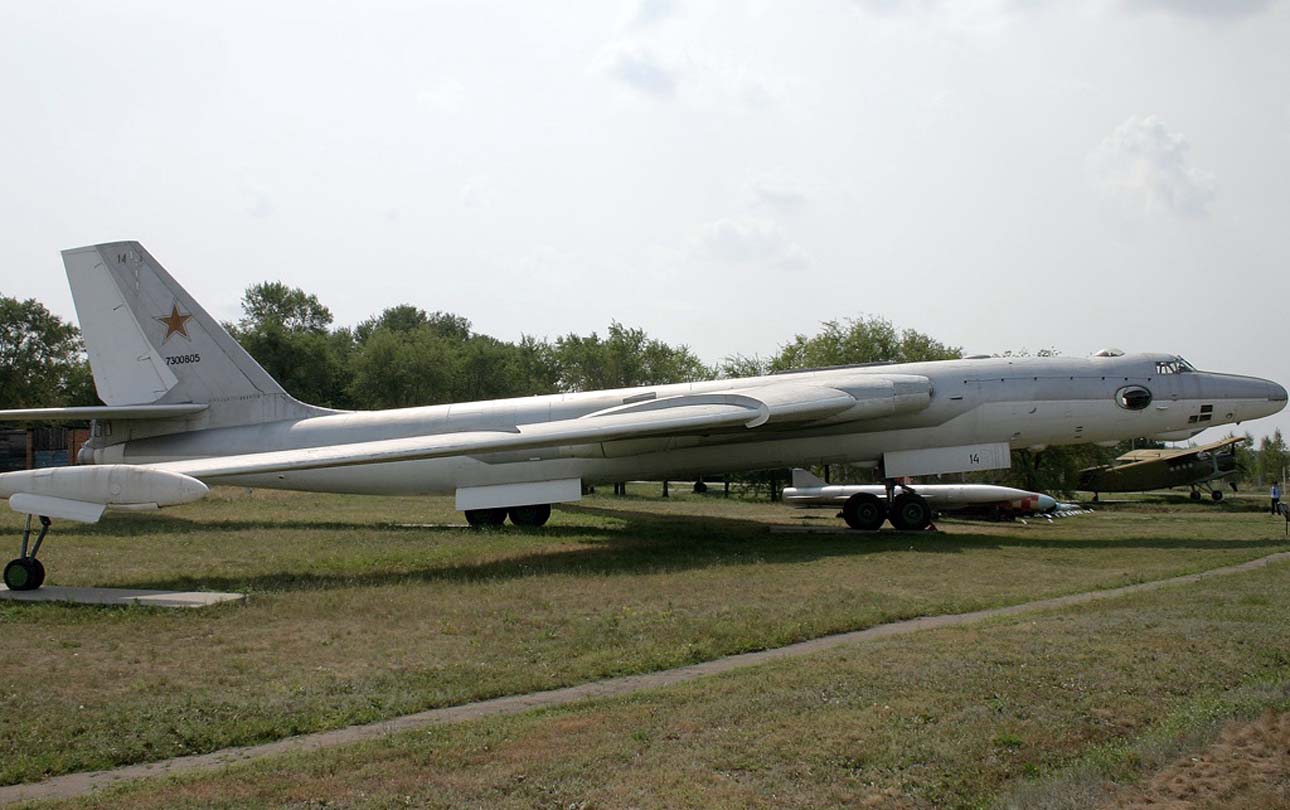 nhungdoicanh: Myasishchev 3M Bison-B